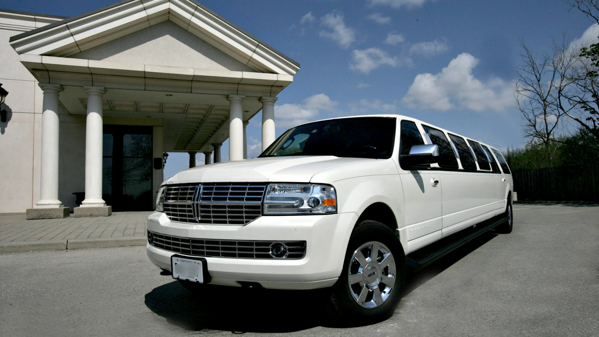 Lincoln Navigator Limo Truck (White) from $175 - Van Limos Service Ltd